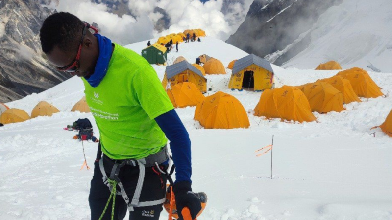 Mountaineer Cheruiyot Kirui's body to remain on Mount Everest, family says
