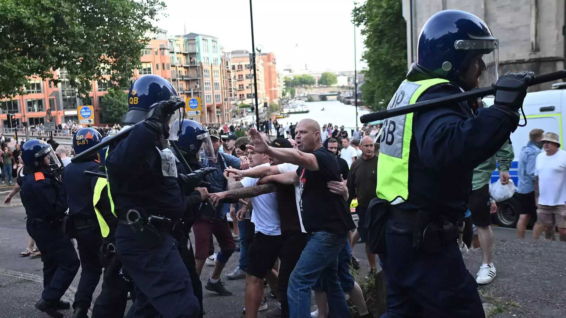 6,000 police ready to deal with violent protesters, 500 extra prison ...