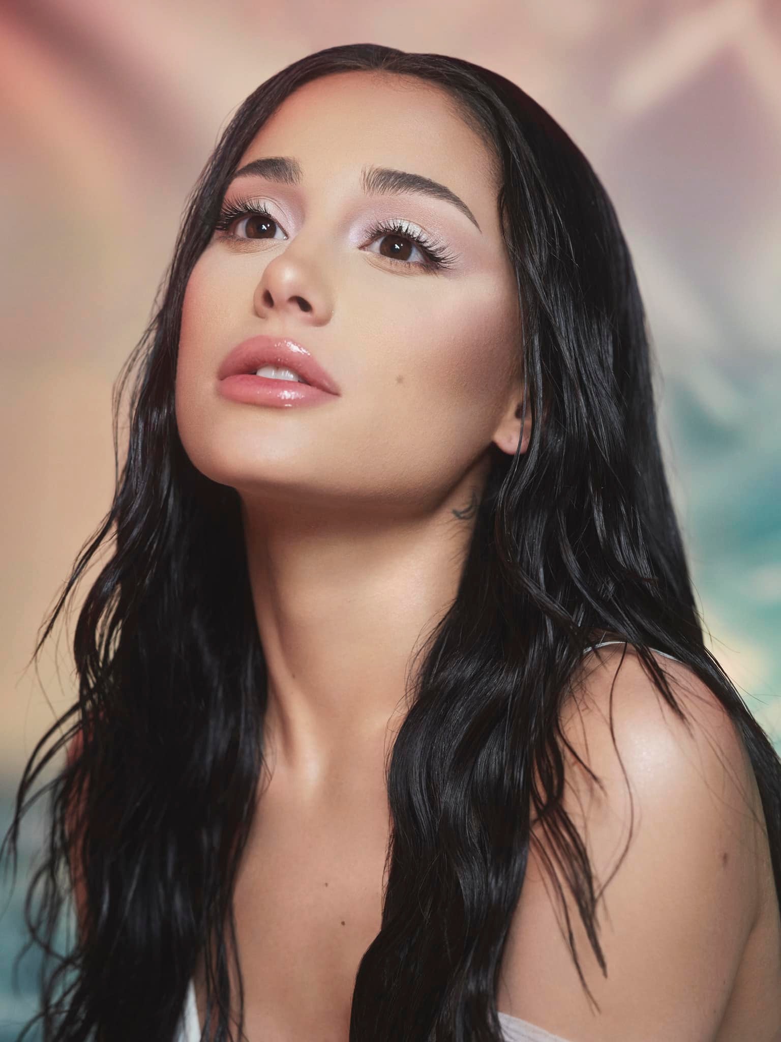 Ariane Grande 20 songs surpasses 1Billion streams on Spotify