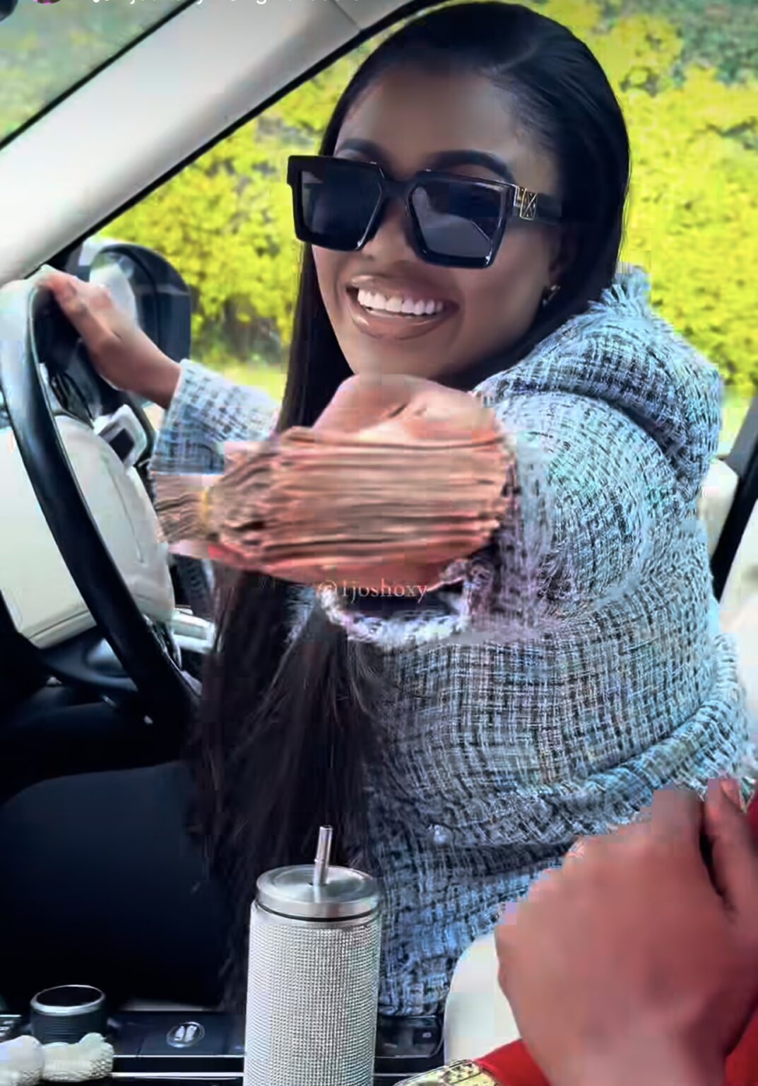 Vera Sidika gifts cash to Car Spotter after being spotted in her new Ksh18M Range Rover